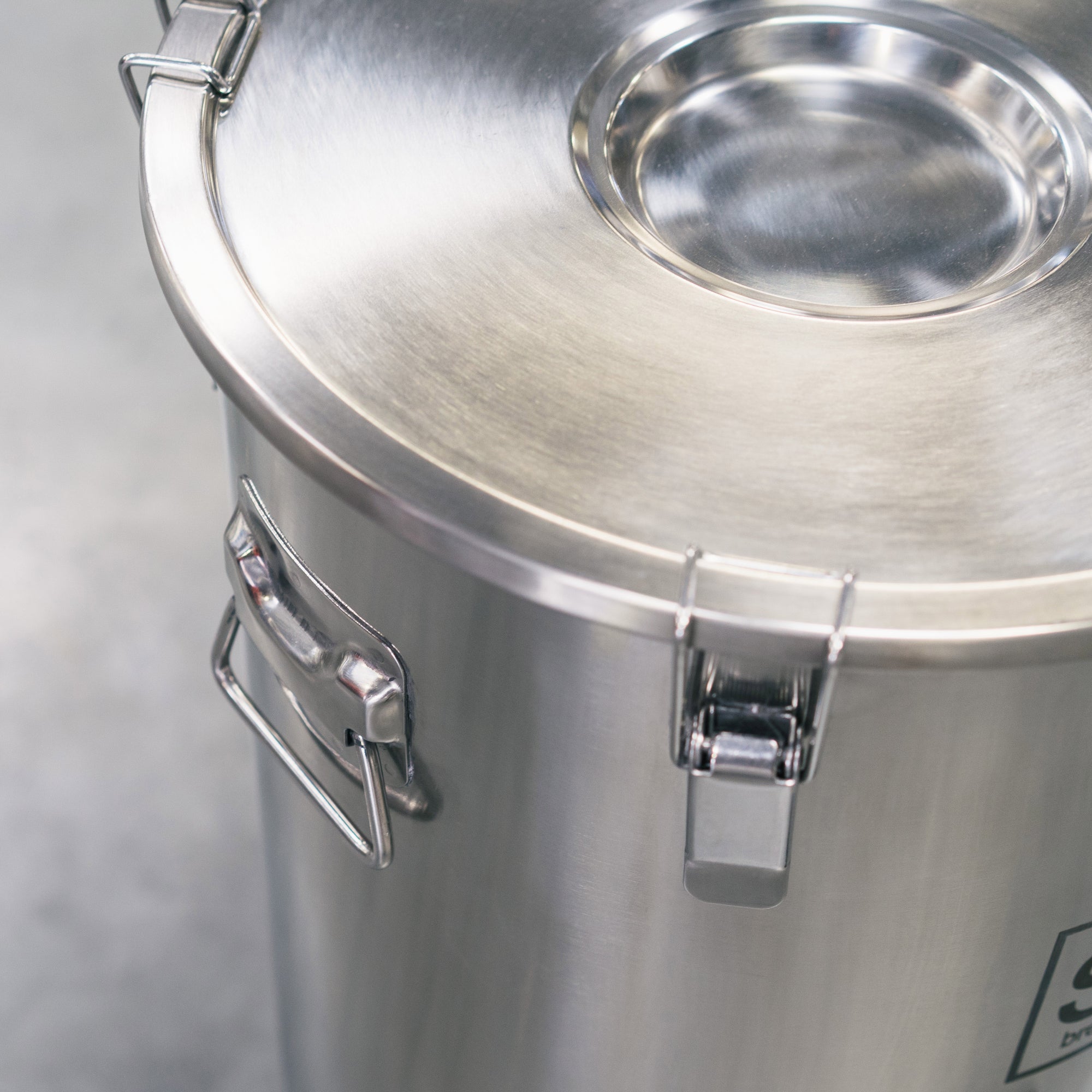 THE BREW BUCKET 7 GALLON 304 STAINLESS STEEL FERMENTER - Ss Brewtech