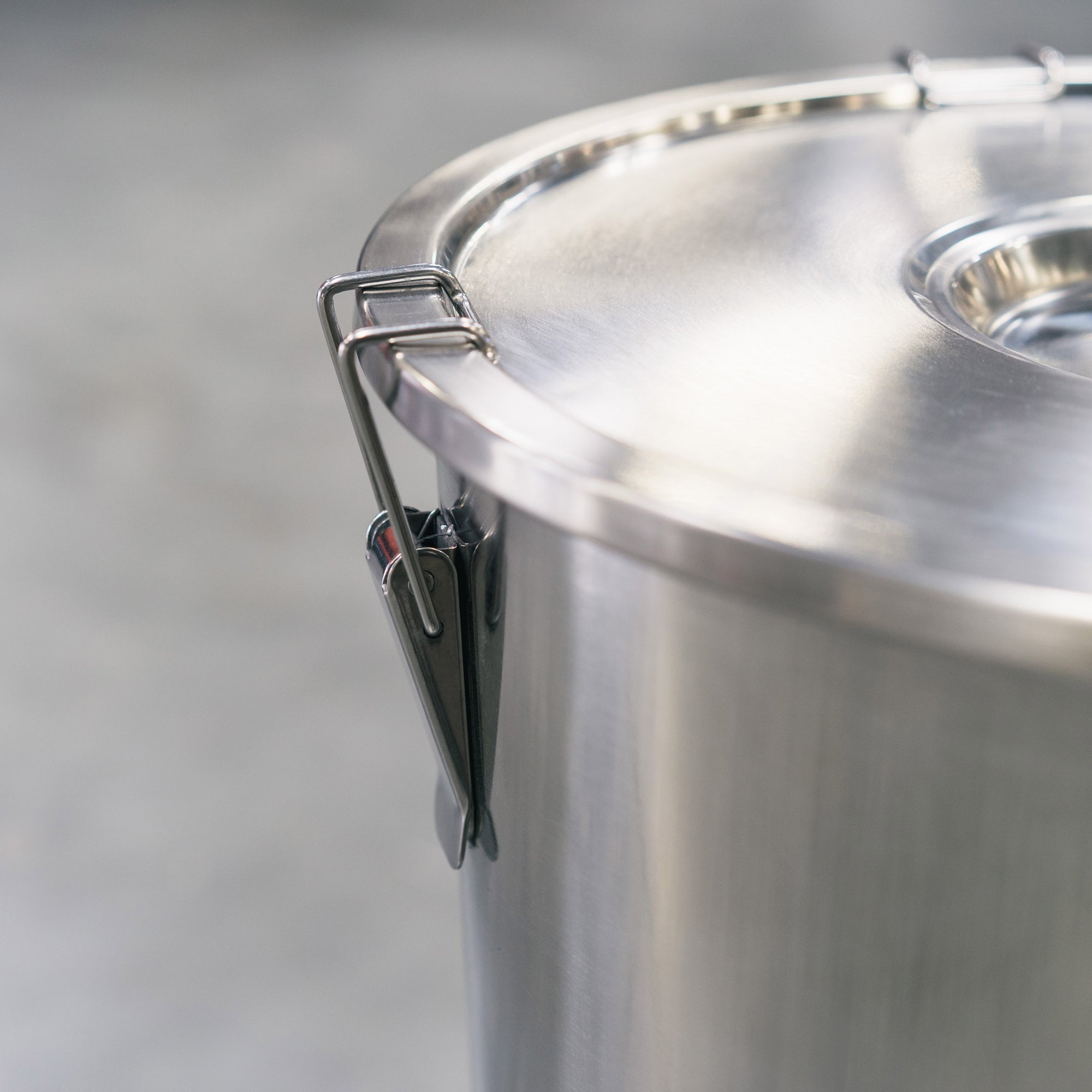 THE BREW BUCKET 7 GALLON 304 STAINLESS STEEL FERMENTER - Ss Brewtech